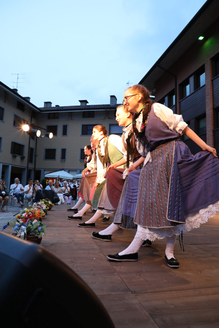 El saltel (il saltarello) – Balarins de Riviere